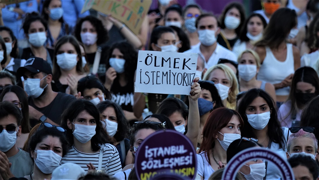 Önce Çocuklar ve Kadınlar Derneği Başkanı Avukat Müjde Tozbey, KCDP’nin ...